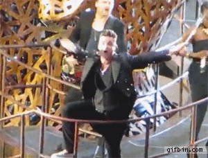 Robbie Williams Drops Microphone During Concert | Best Funny Gifs ...